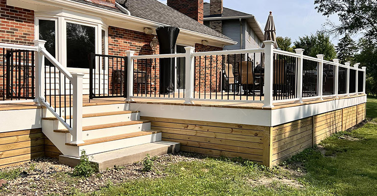 Low Maintenance Composite Deck Railing Ideas | EVODEK