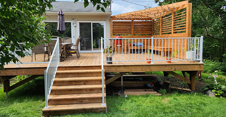 How to Build an Outdoor Raised Deck? | EVODEK